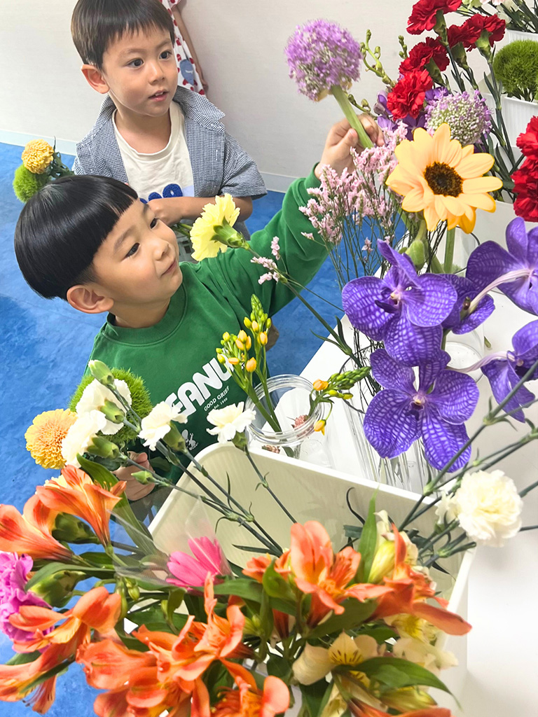 第4回 花育と五感──幼少期に五感を育てる重要性 | 保育士を目指す学生、保育士、保育園の魅力が満載の保育総合情報サイトMIRAKUU